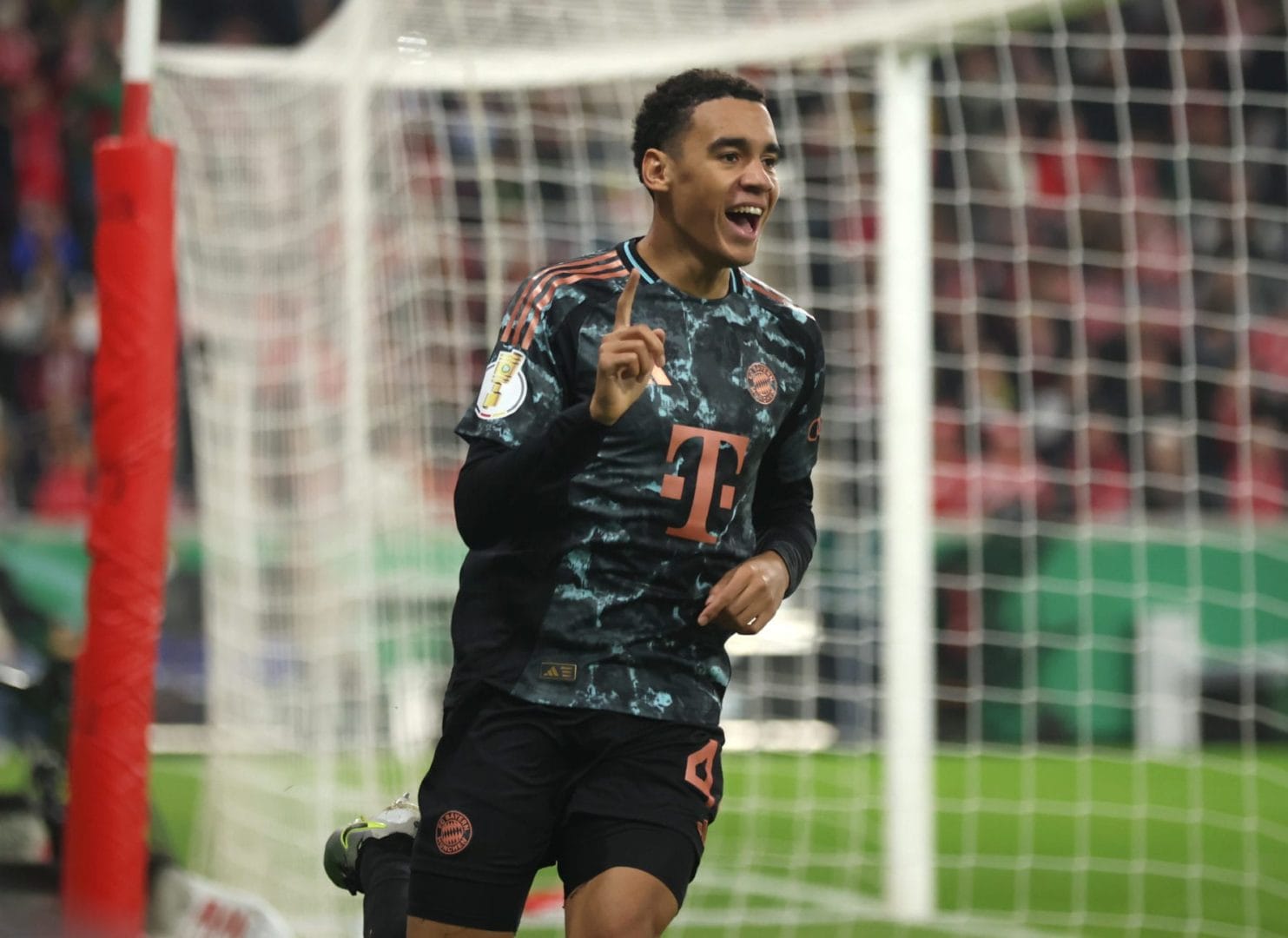 Dieses Jahr ist alles anders: FC Bayern souverän nach 4:0 gegen Mainz ...