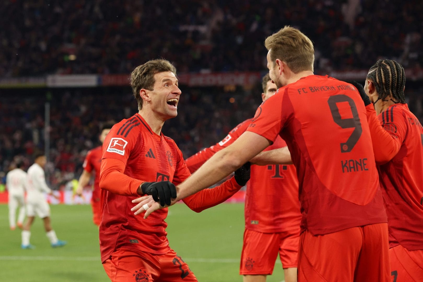 FC Bayern: Offensive zwickt! Müller und Sané als Lösung?